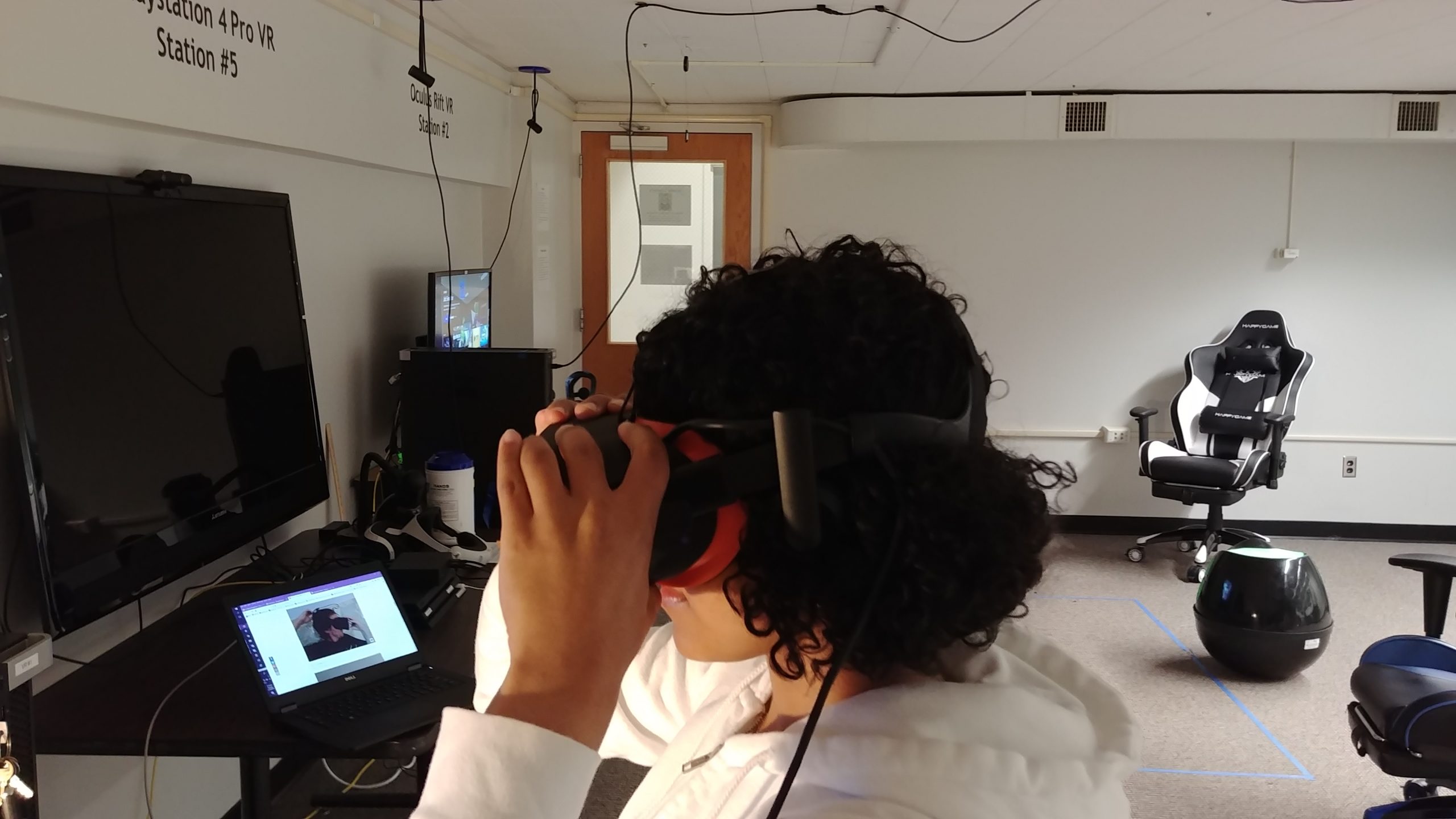 Virtual Reality at the Library – Hunter's Clarion: The Library Newsletter